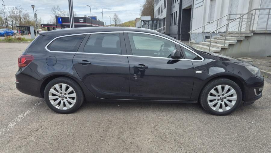 Black Opel Astra 2014 in Kaunas, with an engine capacity of 1.60 L and mileage of 377 thousand km for 3600 €, photo 5 on AUTOMOTO.COM.LV