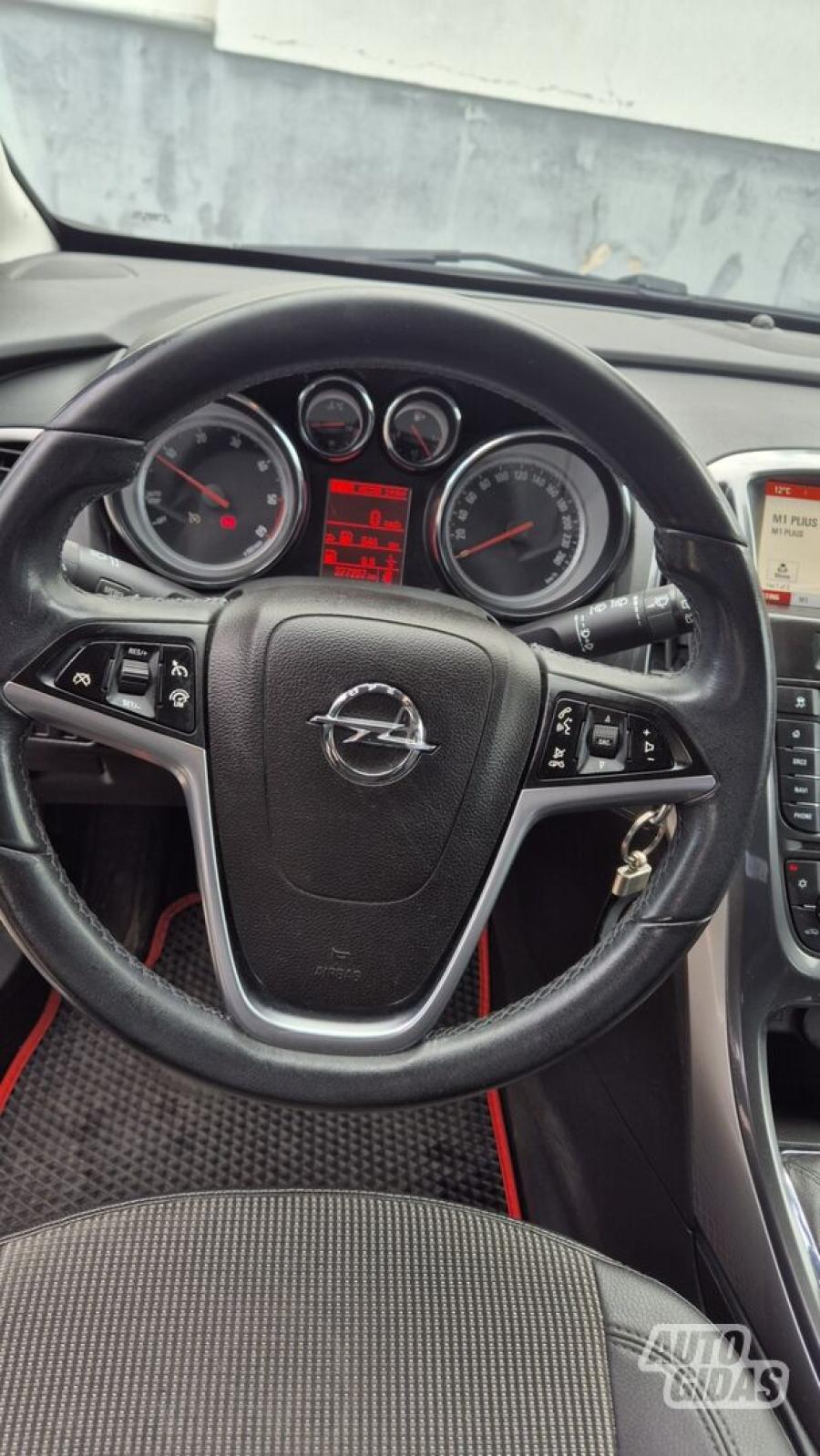 Black Opel Astra 2014 in Kaunas, with an engine capacity of 1.60 L and mileage of 377 thousand km for 3600 €, photo 11 on AUTOMOTO.COM.LV