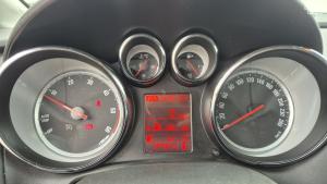 Black Opel Astra 2014 in Kaunas, with an engine capacity of 1.60 L and mileage of 377 thousand km for 3600 €, photo 12 on AUTOMOTO.COM.LV