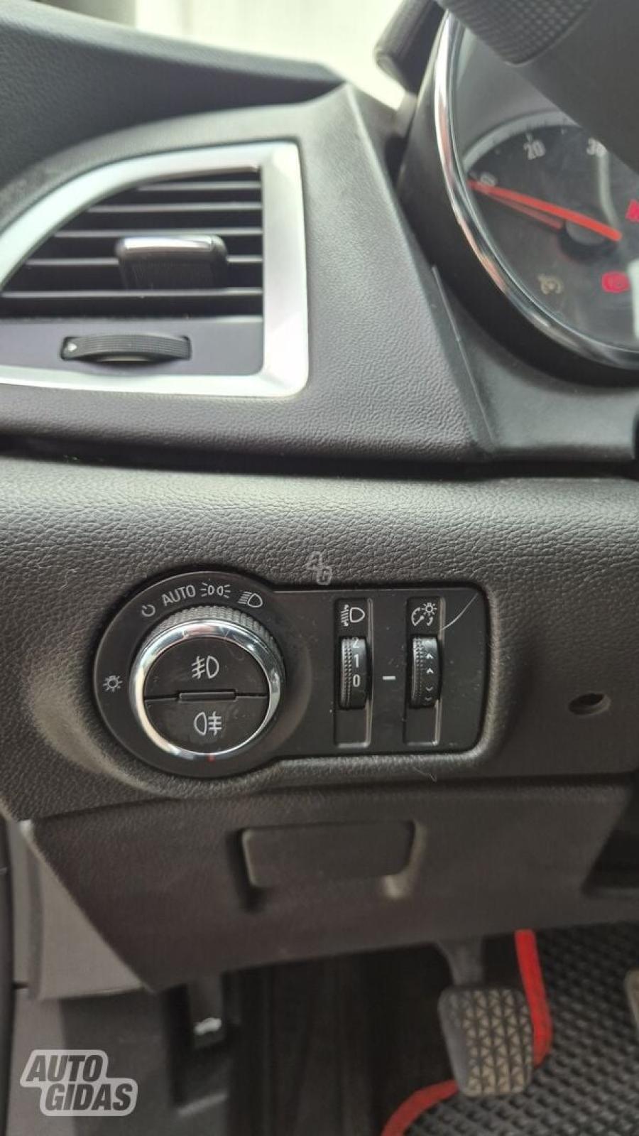 Black Opel Astra 2014 in Kaunas, with an engine capacity of 1.60 L and mileage of 377 thousand km for 3600 €, photo 15 on AUTOMOTO.COM.LV