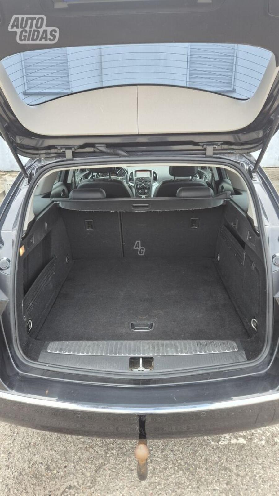 Black Opel Astra 2014 in Kaunas, with an engine capacity of 1.60 L and mileage of 377 thousand km for 3600 €, photo 17 on AUTOMOTO.COM.LV