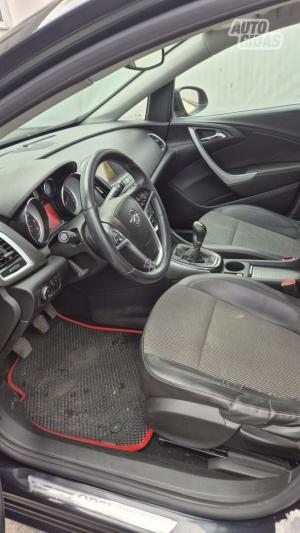 Black Opel Astra 2014 in Kaunas, with an engine capacity of 1.60 L and mileage of 377 thousand km for 3600 €, photo 18 on AUTOMOTO.COM.LV