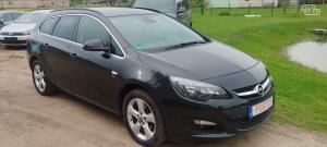 Black Opel Astra 2014 in Vilnius, with an engine capacity of 1.60 L and mileage of 220 thousand km for 3450 €, photo 3 on AUTOMOTO.COM.LV