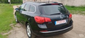 Black Opel Astra 2014 in Vilnius, with an engine capacity of 1.60 L and mileage of 220 thousand km for 3450 €, photo 5 on AUTOMOTO.COM.LV