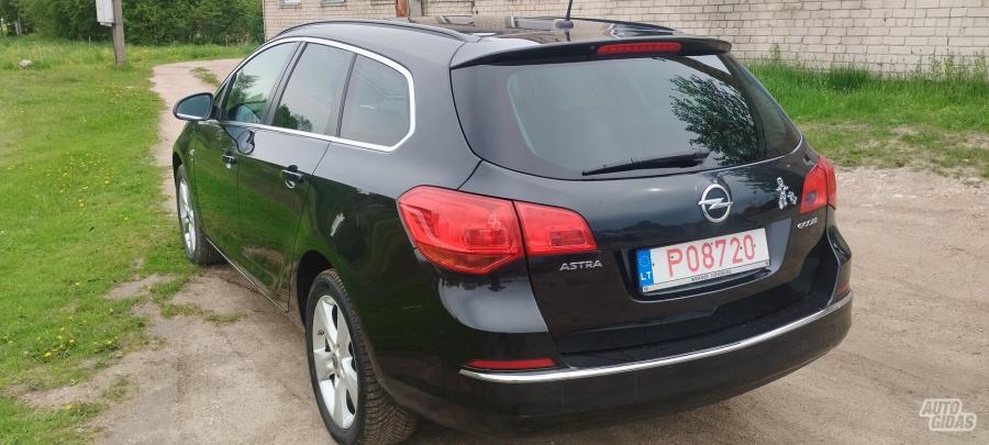 Black Opel Astra 2014 in Vilnius, with an engine capacity of 1.60 L and mileage of 220 thousand km for 3450 €, photo 5 on AUTOMOTO.COM.LV