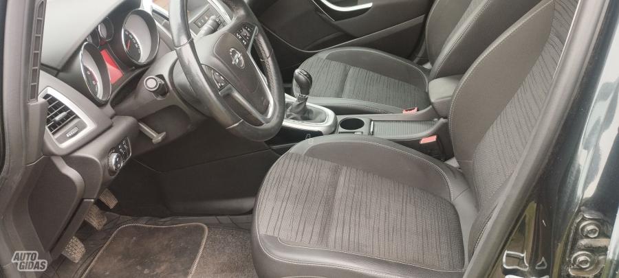 Black Opel Astra 2014 in Vilnius, with an engine capacity of 1.60 L and mileage of 220 thousand km for 3450 €, photo 6 on AUTOMOTO.COM.LV