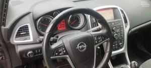 Black Opel Astra 2014 in Vilnius, with an engine capacity of 1.60 L and mileage of 220 thousand km for 3450 €, photo 7 on AUTOMOTO.COM.LV