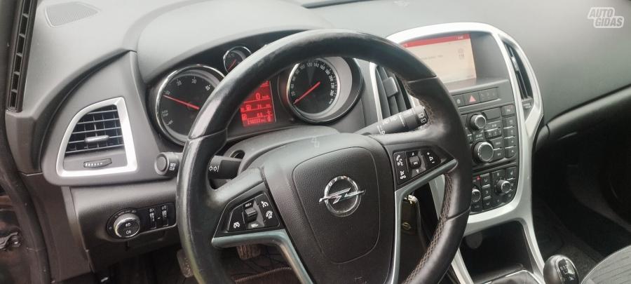 Black Opel Astra 2014 in Vilnius, with an engine capacity of 1.60 L and mileage of 220 thousand km for 3450 €, photo 7 on AUTOMOTO.COM.LV