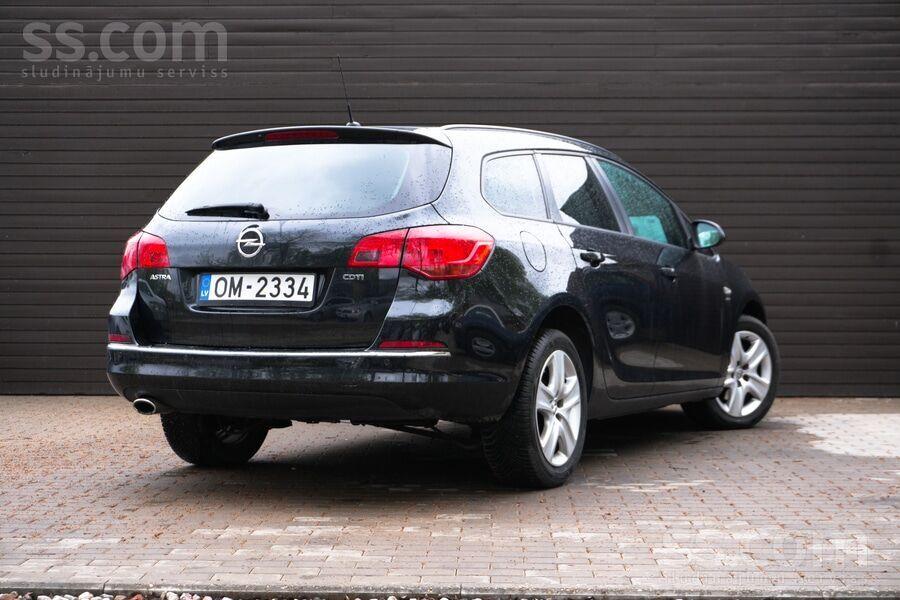 Black Opel Astra 2014 in Riga, with an engine capacity of 2.00 L and mileage of 283 thousand km for 5490 €, photo 4 on AUTOMOTO.COM.LV