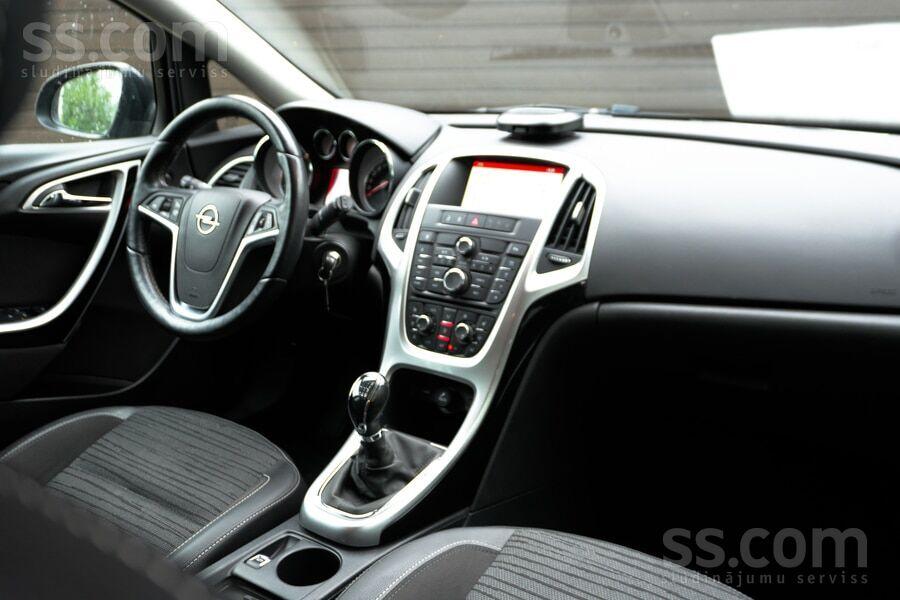 Black Opel Astra 2014 in Riga, with an engine capacity of 2.00 L and mileage of 283 thousand km for 5490 €, photo 6 on AUTOMOTO.COM.LV