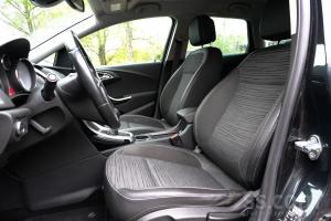 Black Opel Astra 2014 in Riga, with an engine capacity of 2.00 L and mileage of 283 thousand km for 5490 €, photo 7 on AUTOMOTO.COM.LV
