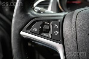 Black Opel Astra 2014 in Riga, with an engine capacity of 2.00 L and mileage of 283 thousand km for 5490 €, photo 10 on AUTOMOTO.COM.LV