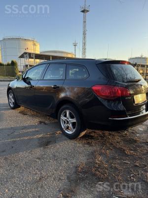 Black Opel Astra 2014 in Riga, with an engine capacity of 2.00 L and mileage of 259 thousand km for 4800 €, photo 5 on AUTOMOTO.COM.LV