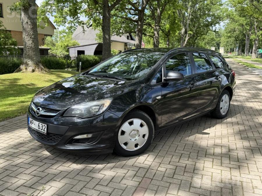 Black Opel Astra 2014 in Valmiera, with an engine capacity of 1.70 L and mileage of 240 thousand km for 2950 €, photo 4 on AUTOMOTO.COM.LV