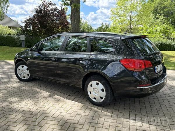 Black Opel Astra 2014 in Valmiera, with an engine capacity of 1.70 L and mileage of 240 thousand km for 2950 €, photo 7 on AUTOMOTO.COM.LV