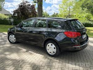 Black Opel Astra 2014 in Valmiera, with an engine capacity of 1.70 L and mileage of 240 thousand km for 2950 €, photo 8 on AUTOMOTO.COM.LV