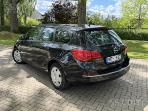 Black Opel Astra 2014 in Valmiera, with an engine capacity of 1.70 L and mileage of 240 thousand km for 2950 €, photo 9 on AUTOMOTO.COM.LV