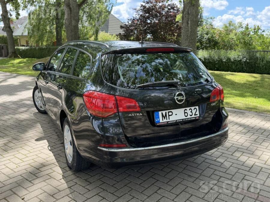 Black Opel Astra 2014 in Valmiera, with an engine capacity of 1.70 L and mileage of 240 thousand km for 2950 €, photo 10 on AUTOMOTO.COM.LV