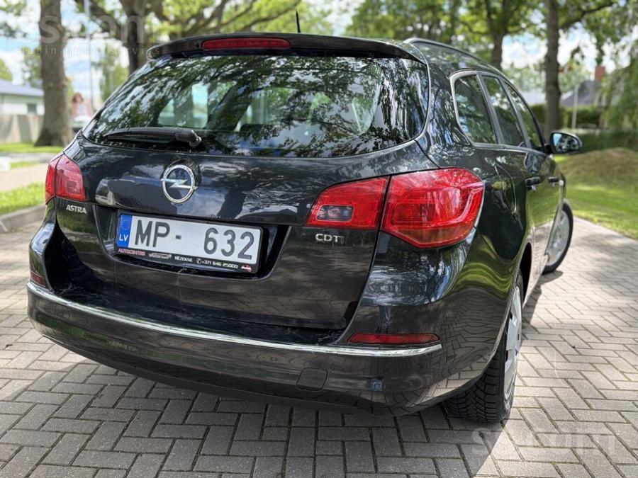 Black Opel Astra 2014 in Valmiera, with an engine capacity of 1.70 L and mileage of 240 thousand km for 2950 €, photo 11 on AUTOMOTO.COM.LV