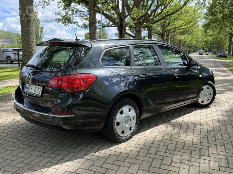 Black Opel Astra 2014 in Valmiera, with an engine capacity of 1.70 L and mileage of 240 thousand km for 2950 €, photo 13 on AUTOMOTO.COM.LV
