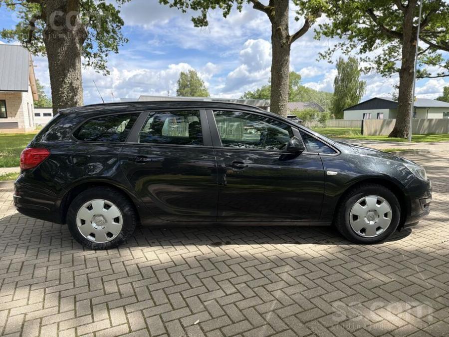 Black Opel Astra 2014 in Valmiera, with an engine capacity of 1.70 L and mileage of 240 thousand km for 2950 €, photo 15 on AUTOMOTO.COM.LV