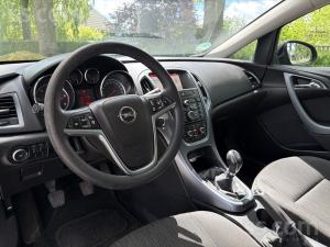 Black Opel Astra 2014 in Valmiera, with an engine capacity of 1.70 L and mileage of 240 thousand km for 2950 €, photo 21 on AUTOMOTO.COM.LV