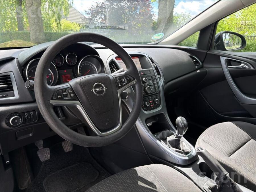 Black Opel Astra 2014 in Valmiera, with an engine capacity of 1.70 L and mileage of 240 thousand km for 2950 €, photo 21 on AUTOMOTO.COM.LV