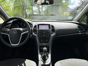 Black Opel Astra 2014 in Valmiera, with an engine capacity of 1.70 L and mileage of 240 thousand km for 2950 €, photo 23 on AUTOMOTO.COM.LV