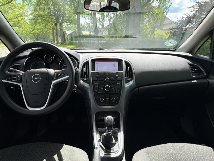 Black Opel Astra 2014 in Valmiera, with an engine capacity of 1.70 L and mileage of 240 thousand km for 2950 €, photo 23 on AUTOMOTO.COM.LV