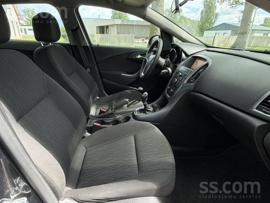 Black Opel Astra 2014 in Valmiera, with an engine capacity of 1.70 L and mileage of 240 thousand km for 2950 €, photo 24 on AUTOMOTO.COM.LV