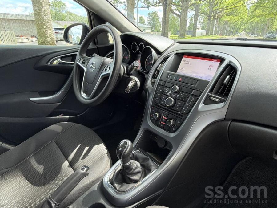 Black Opel Astra 2014 in Valmiera, with an engine capacity of 1.70 L and mileage of 240 thousand km for 2950 €, photo 25 on AUTOMOTO.COM.LV