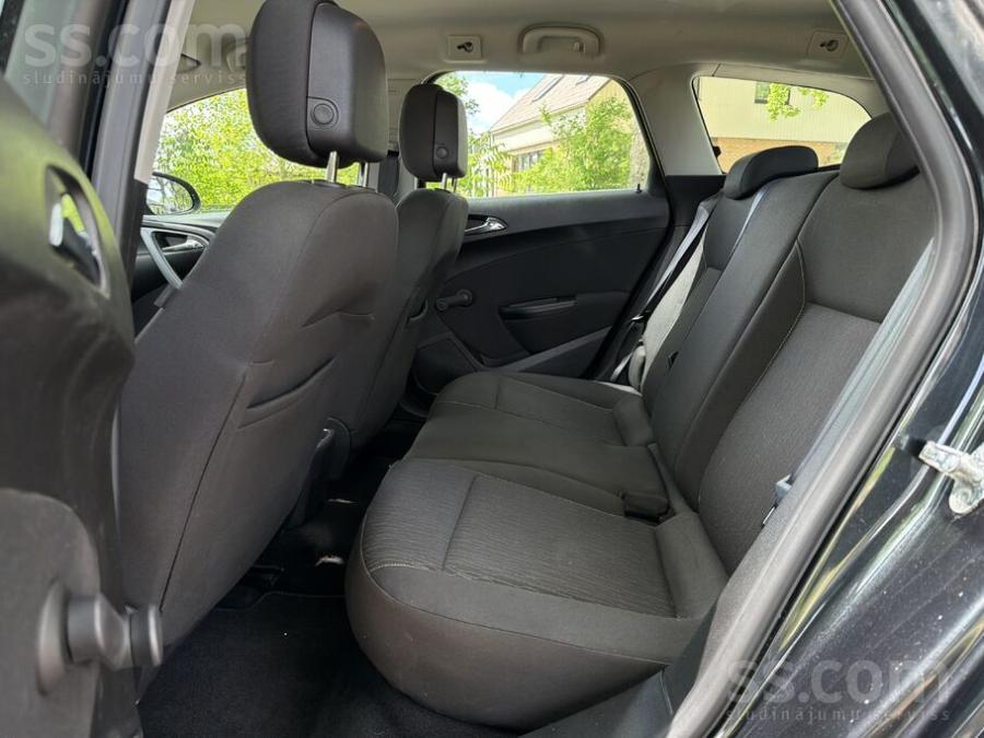 Black Opel Astra 2014 in Valmiera, with an engine capacity of 1.70 L and mileage of 240 thousand km for 2950 €, photo 28 on AUTOMOTO.COM.LV