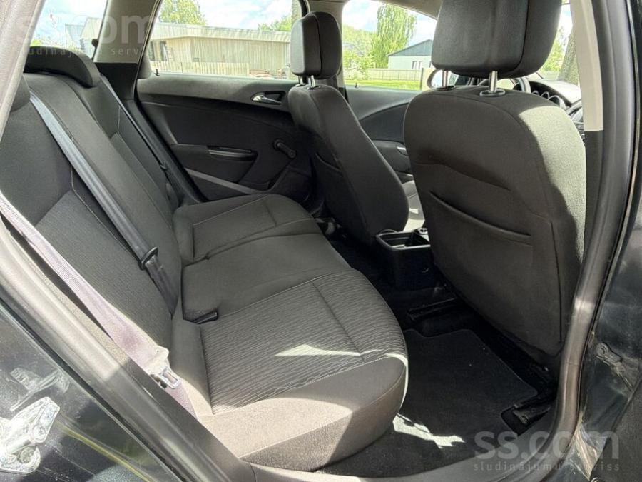 Black Opel Astra 2014 in Valmiera, with an engine capacity of 1.70 L and mileage of 240 thousand km for 2950 €, photo 29 on AUTOMOTO.COM.LV