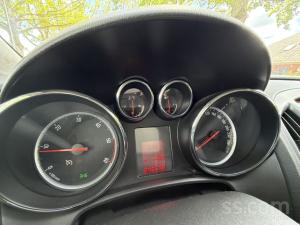 Black Opel Astra 2014 in Valmiera, with an engine capacity of 1.70 L and mileage of 240 thousand km for 2950 €, photo 31 on AUTOMOTO.COM.LV