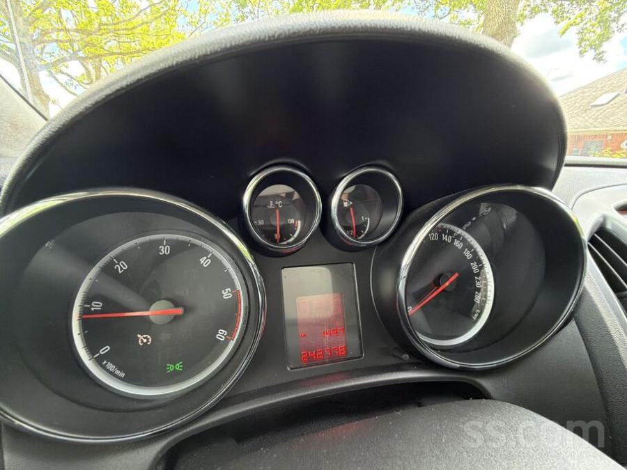 Black Opel Astra 2014 in Valmiera, with an engine capacity of 1.70 L and mileage of 240 thousand km for 2950 €, photo 31 on AUTOMOTO.COM.LV