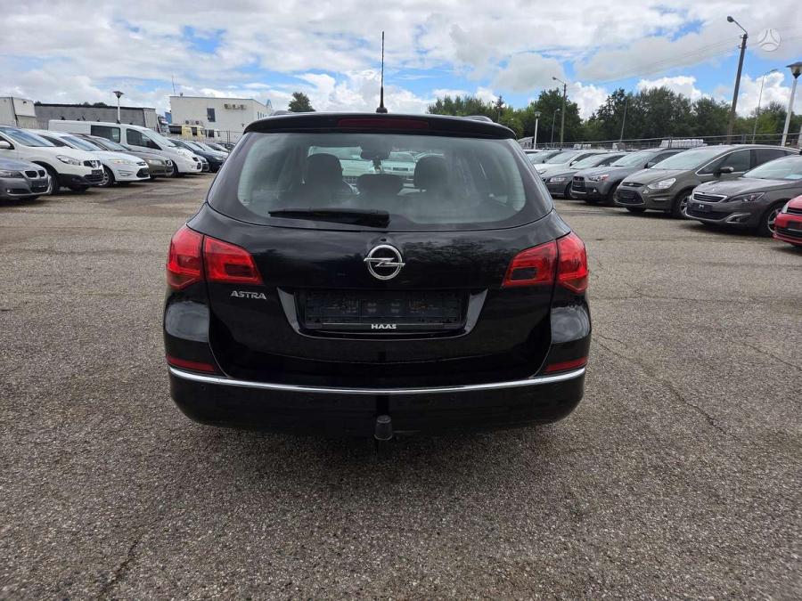 Black Opel Astra 2014 in Marijampole, with an engine capacity of 1.36 L and mileage of 187 thousand km for 3900 €, photo 6 on AUTOMOTO.COM.LV