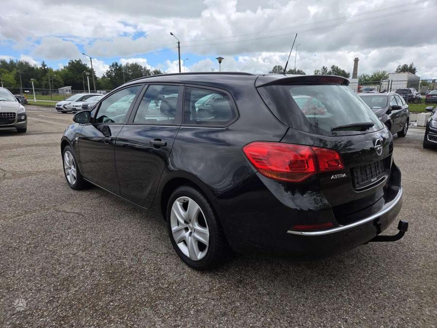 Black Opel Astra 2014 in Marijampole, with an engine capacity of 1.36 L and mileage of 187 thousand km for 3900 €, photo 7 on AUTOMOTO.COM.LV