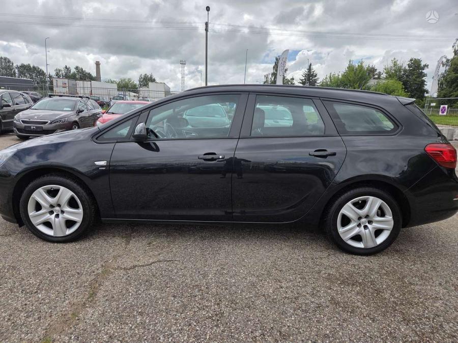 Black Opel Astra 2014 in Marijampole, with an engine capacity of 1.36 L and mileage of 187 thousand km for 3900 €, photo 8 on AUTOMOTO.COM.LV