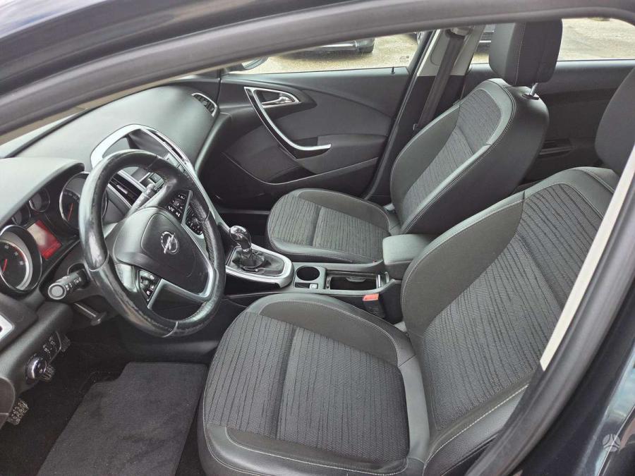 Black Opel Astra 2014 in Marijampole, with an engine capacity of 1.36 L and mileage of 187 thousand km for 3900 €, photo 11 on AUTOMOTO.COM.LV