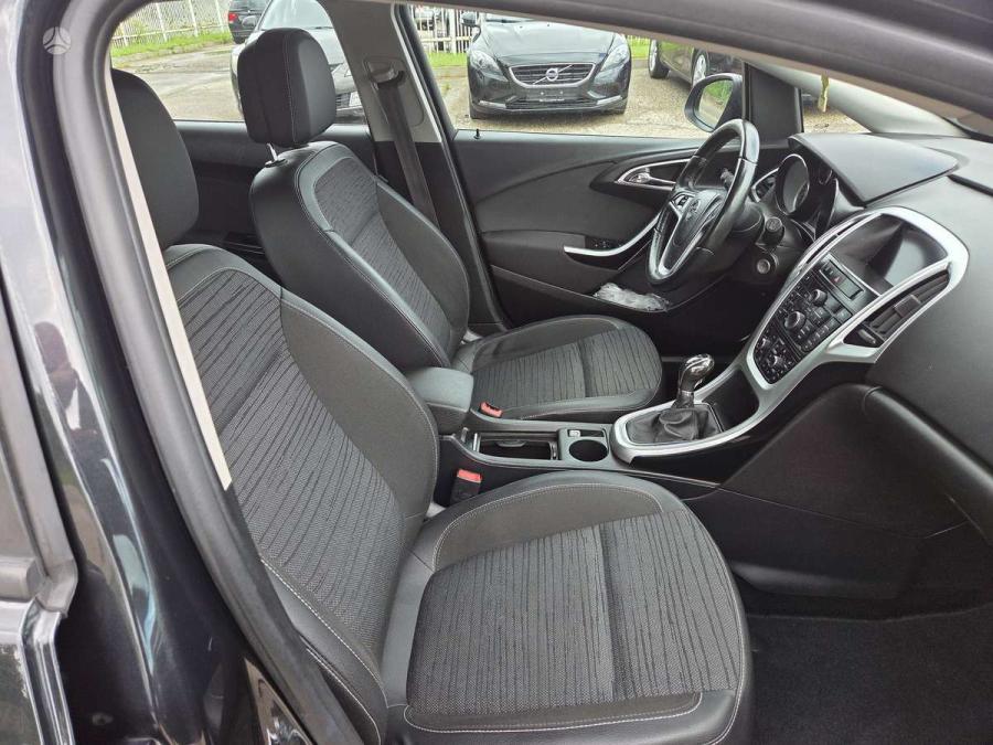 Black Opel Astra 2014 in Marijampole, with an engine capacity of 1.36 L and mileage of 187 thousand km for 3900 €, photo 15 on AUTOMOTO.COM.LV