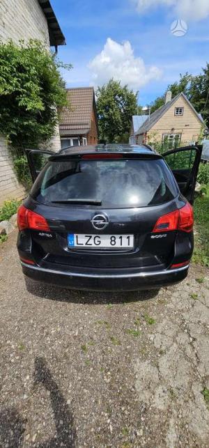 Black Opel Astra 2014 in Panevezys, with an engine capacity of 1.60 L and mileage of 284 thousand km for 3000 €, photo 4 on AUTOMOTO.COM.LV