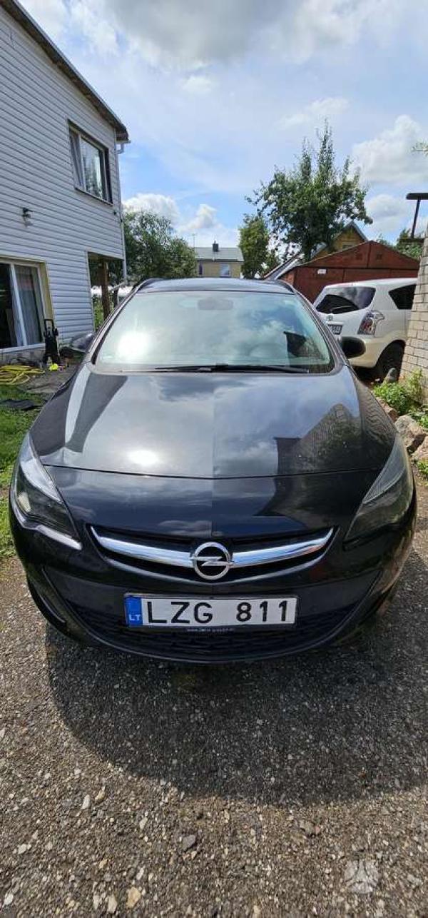 Black Opel Astra 2014 in Panevezys, with an engine capacity of 1.60 L and mileage of 284 thousand km for 3000 €, photo 5 on AUTOMOTO.COM.LV