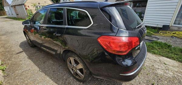 Black Opel Astra 2014 in Panevezys, with an engine capacity of 1.60 L and mileage of 284 thousand km for 3000 €, photo 6 on AUTOMOTO.COM.LV