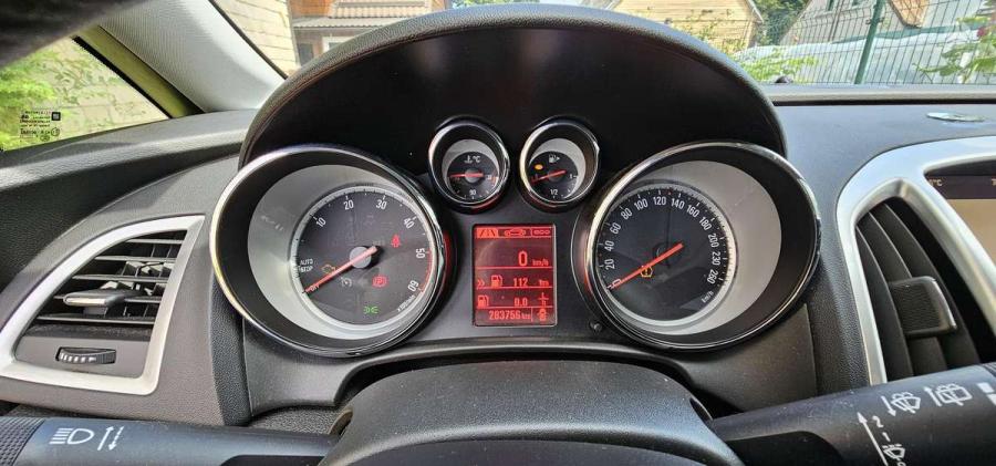 Black Opel Astra 2014 in Panevezys, with an engine capacity of 1.60 L and mileage of 284 thousand km for 3000 €, photo 9 on AUTOMOTO.COM.LV