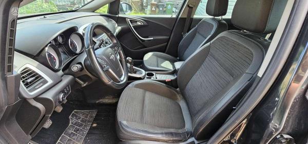 Black Opel Astra 2014 in Panevezys, with an engine capacity of 1.60 L and mileage of 284 thousand km for 3000 €, photo 10 on AUTOMOTO.COM.LV