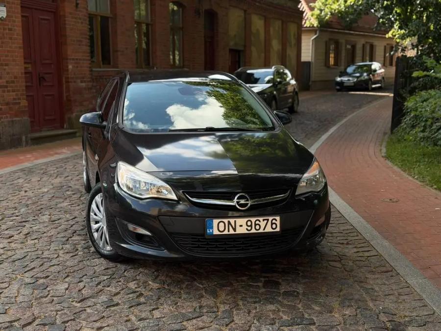 Melns Opel Astra 2014 Cēsis, ar dzinēja tilpumu 1.70 L un nobraukumu 357 tūkst. km par 2990 €, foto 1 vietnē AUTOMOTO.COM.LV