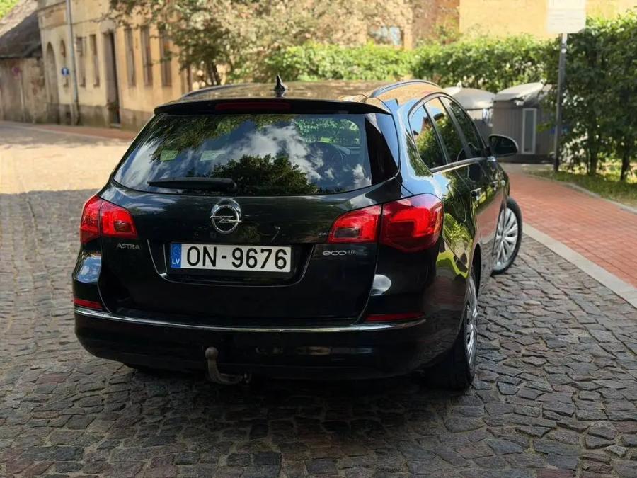 Melns Opel Astra 2014 Cēsis, ar dzinēja tilpumu 1.70 L un nobraukumu 357 tūkst. km par 2990 €, foto 4 vietnē AUTOMOTO.COM.LV
