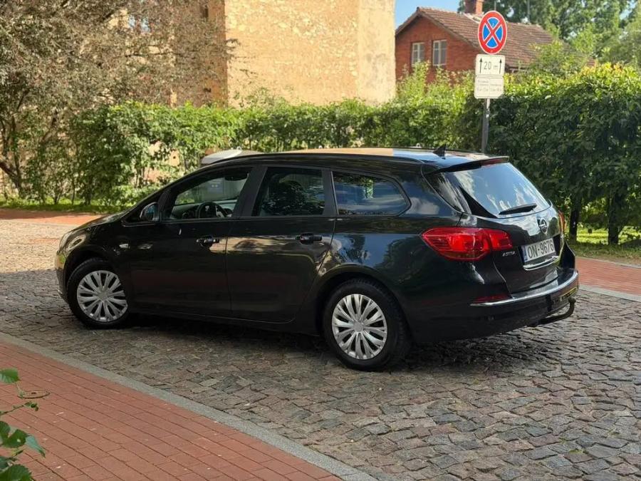 Melns Opel Astra 2014 Cēsis, ar dzinēja tilpumu 1.70 L un nobraukumu 357 tūkst. km par 2990 €, foto 9 vietnē AUTOMOTO.COM.LV