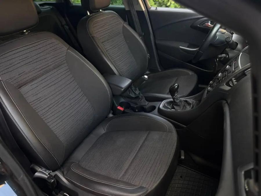 Melns Opel Astra 2014 Cēsis, ar dzinēja tilpumu 1.70 L un nobraukumu 357 tūkst. km par 2990 €, foto 12 vietnē AUTOMOTO.COM.LV