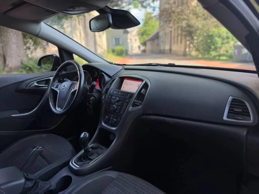 Melns Opel Astra 2014 Cēsis, ar dzinēja tilpumu 1.70 L un nobraukumu 357 tūkst. km par 2990 €, foto 13 vietnē AUTOMOTO.COM.LV